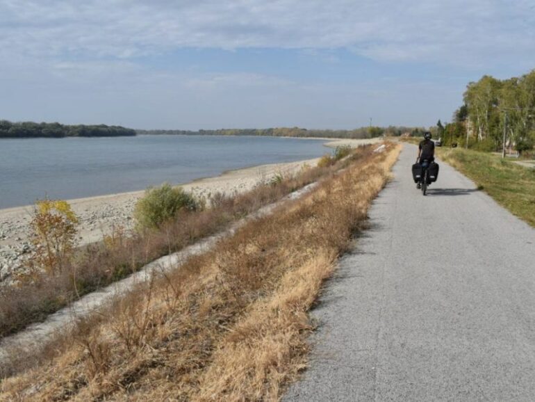 Ciclabile del Danubio: Tra Bellezza, Storia e Noia