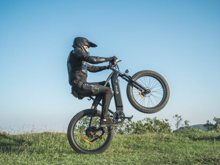 8 Best eBikes for Big Guys: Tall & Heavy Riders 2026